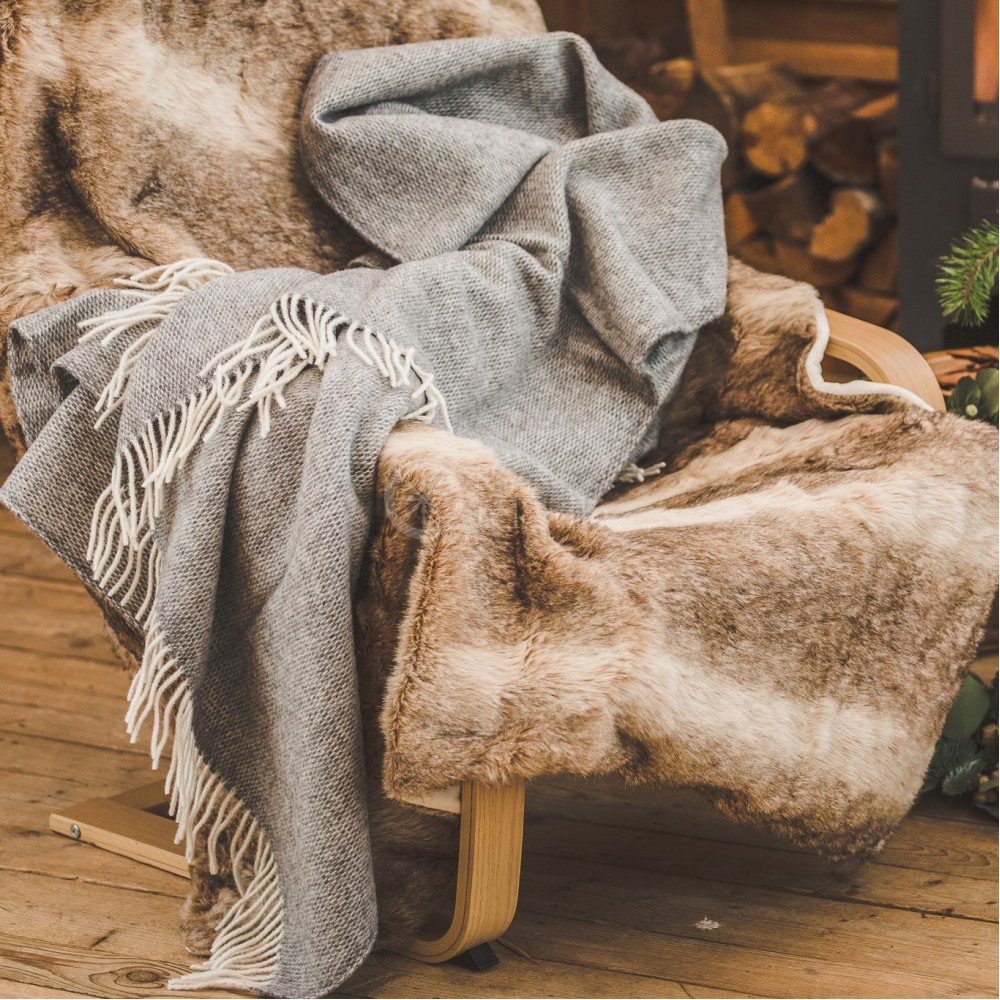 Vilnoniai pledai : Vilnonis pledas su kutais "Dryželiai" pilkas